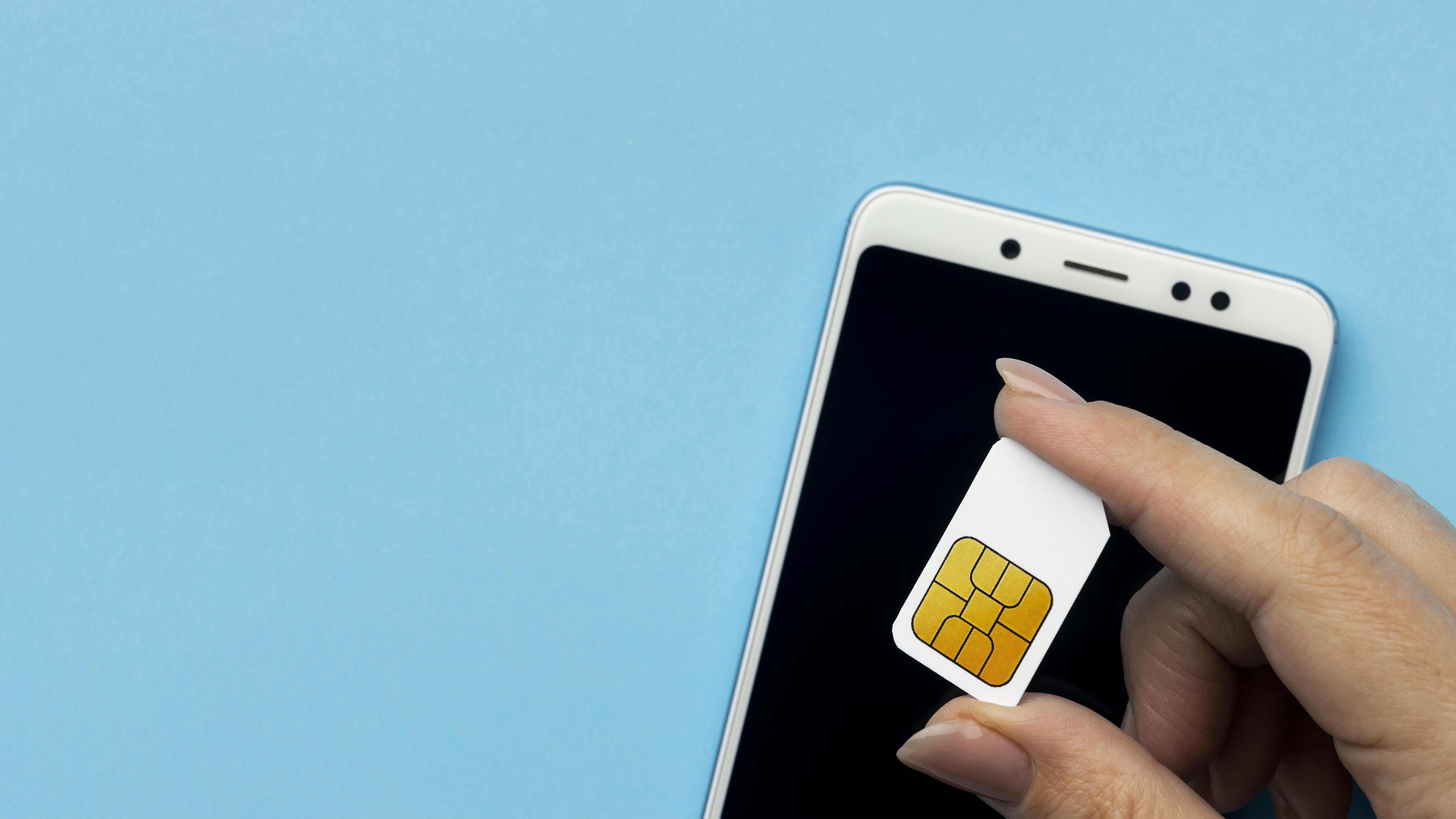 9 Ways To Fix the 'No SIM Card Installed' Error on iPhone | GadgetPickup